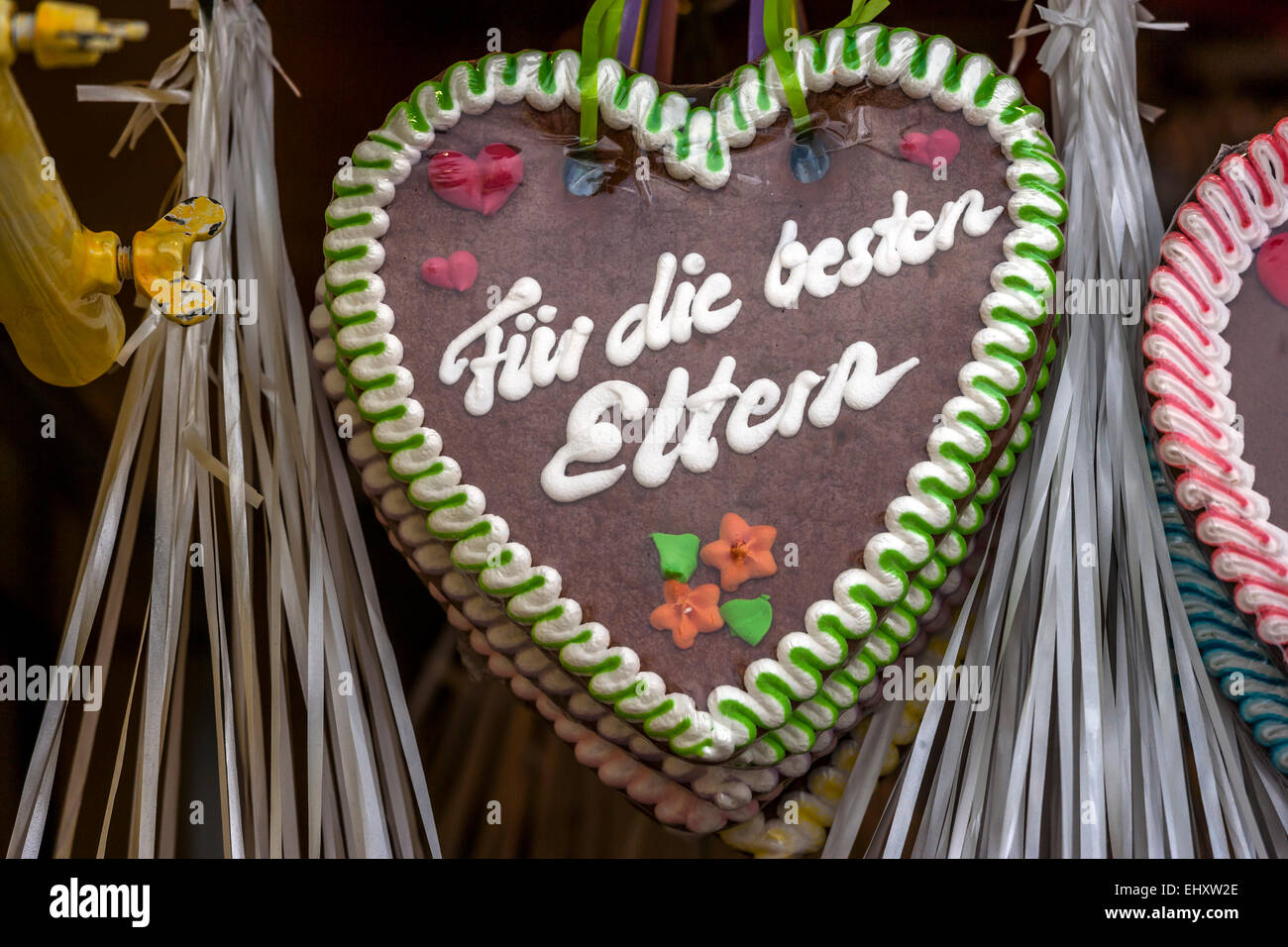 Germany, Bavaria, Munich, gingerbread hearts at the Oktoberfest Stock ...