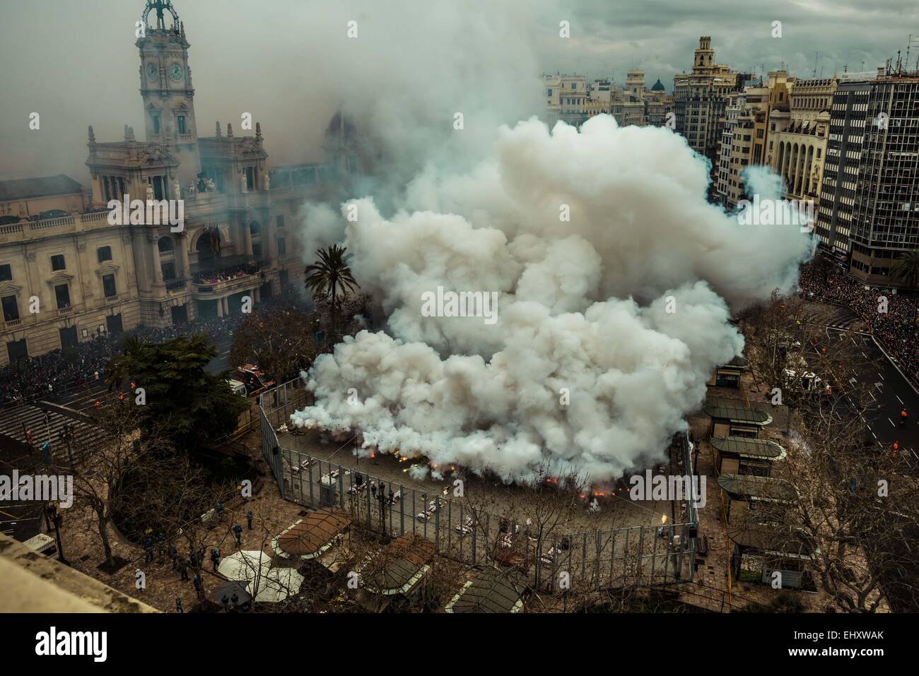 Valencia, Spain. 18th Mar, 2015. Thousands of fire crackers explode ...