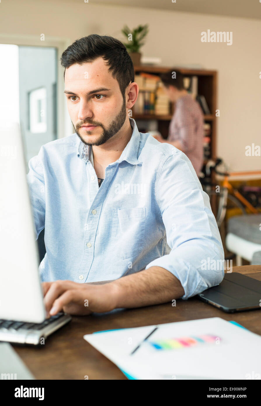 Man Computer Screen Office Dark Stock Photos & Man Computer Screen ...