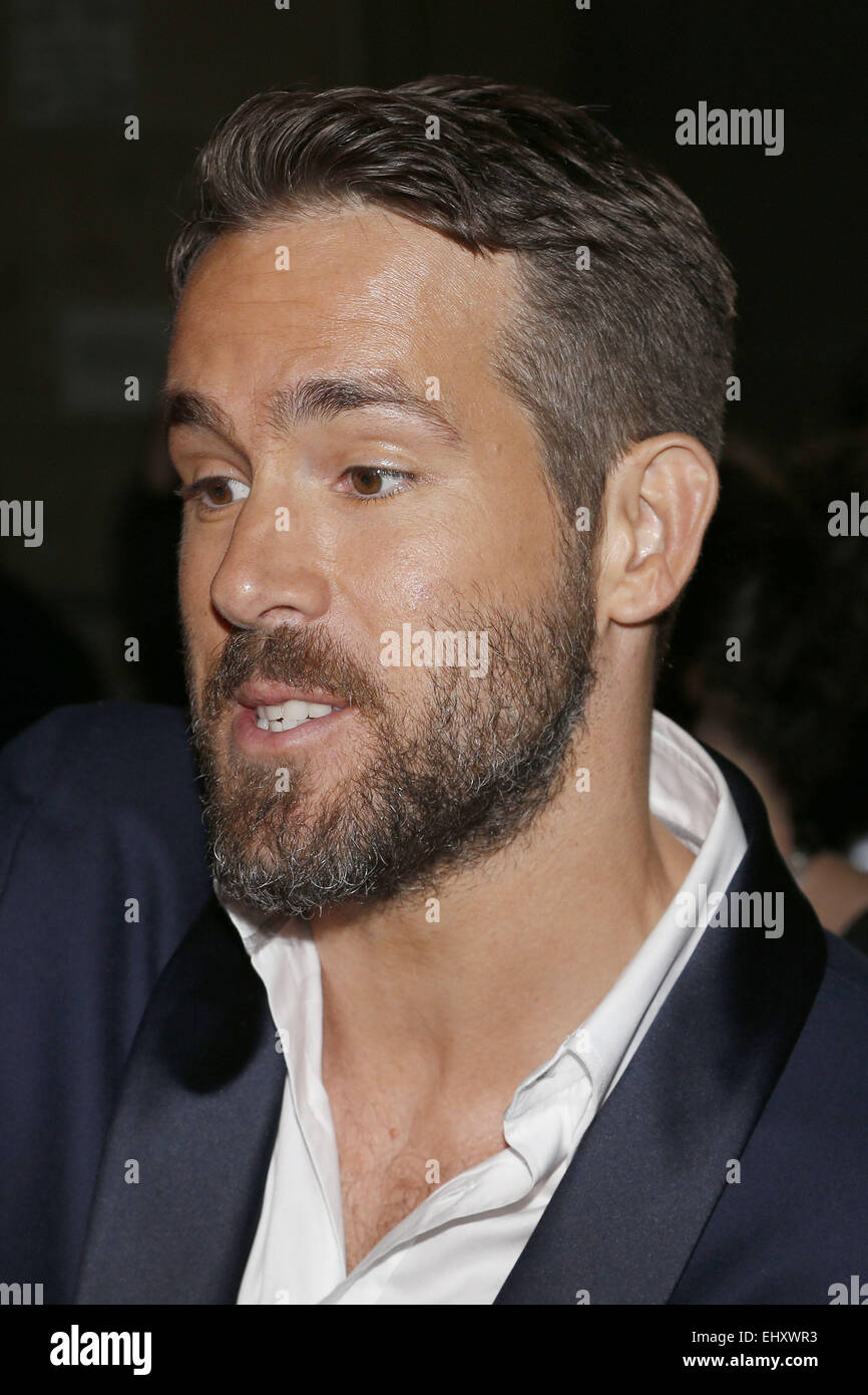 Ryan reynolds headshot hi-res stock photography and images - Alamy