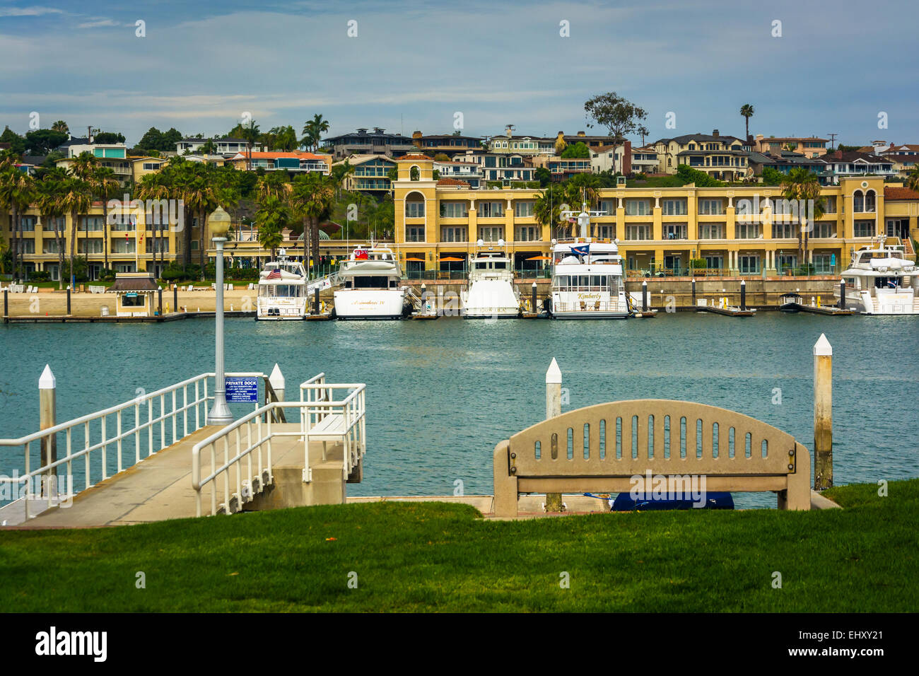 Bench and dock on Lido Isle, Newport Beach, California Stock Photo - Alamy