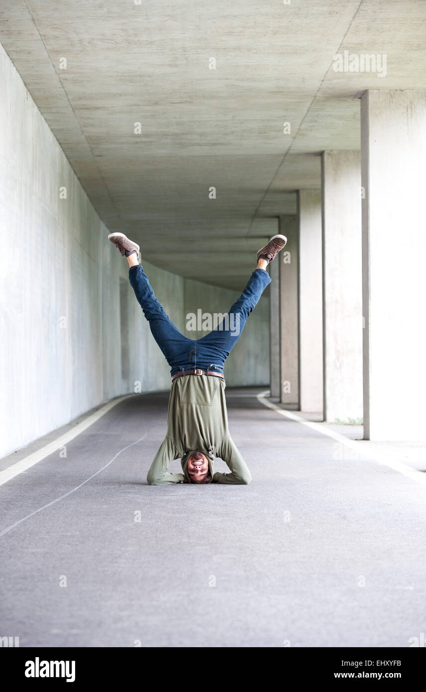 Man headstand hi-res stock photography and images - Alamy