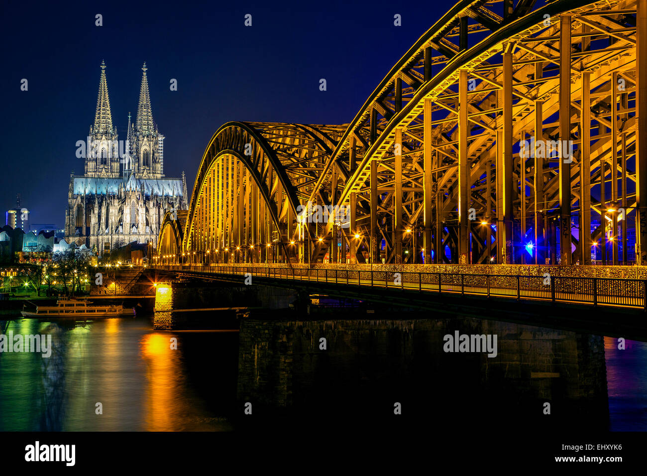 Germany, Cologne, illuminated Cologne Cathedral and Hohenzollern bridge ...