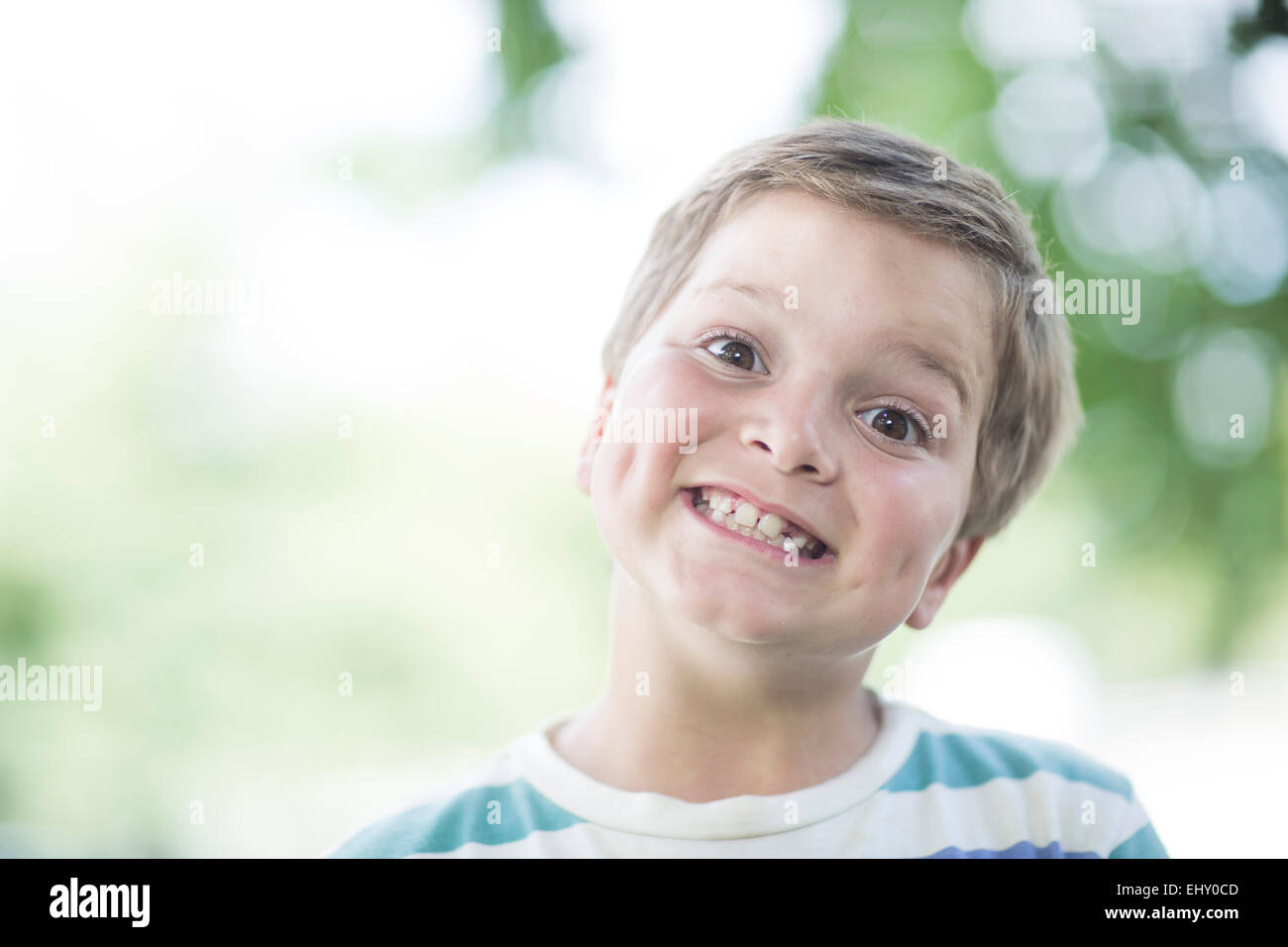 Portrait of smiling boy Stock Photo - Alamy