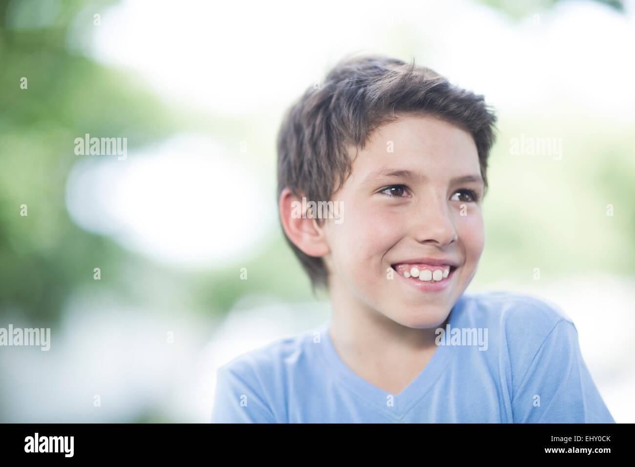 Portrait of smiling boy Stock Photo - Alamy