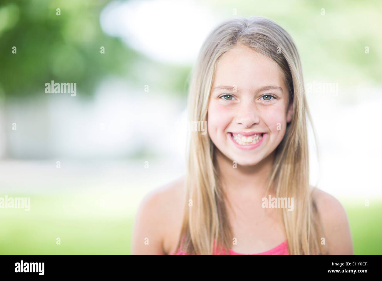 Portrait of smiling blond girl Stock Photo - Alamy