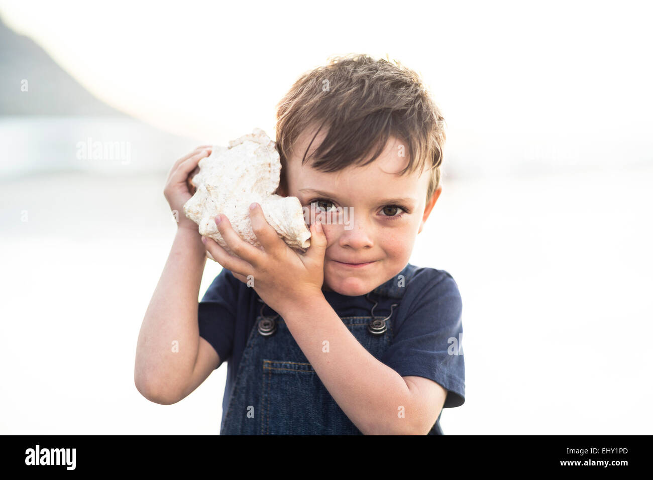 Child boy seashell sound hi-res stock photography and images - Alamy