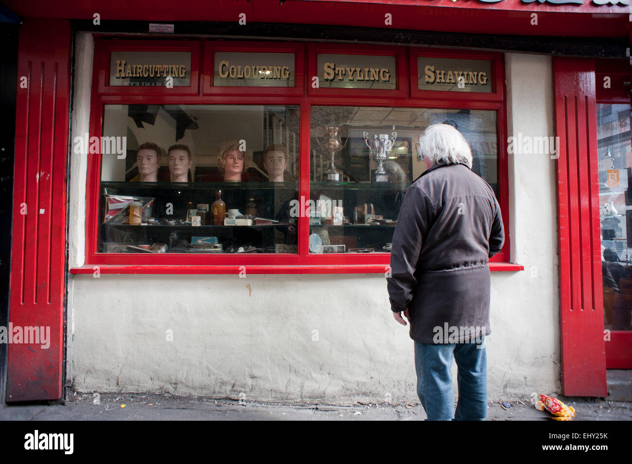 Man looking in shop window Stock Photo - Alamy