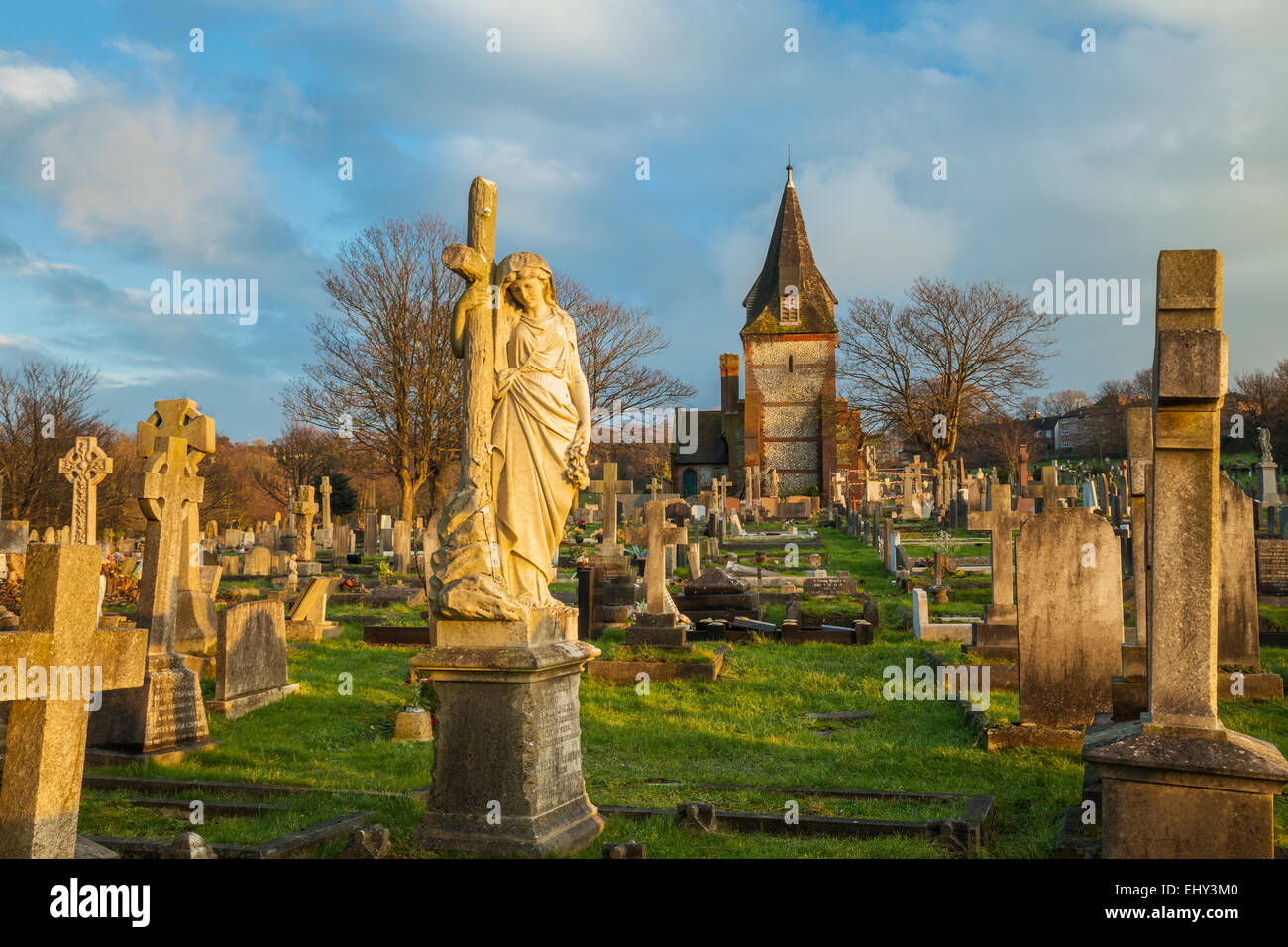 Old english cemetery hi-res stock photography and images - Alamy