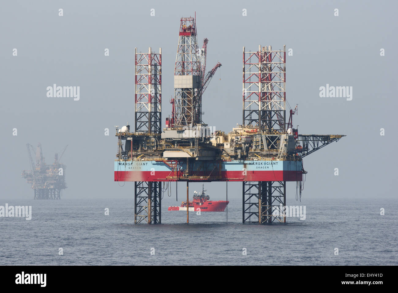 Maersk Giant Jack-up oil drilling rig Stock Photo - Alamy