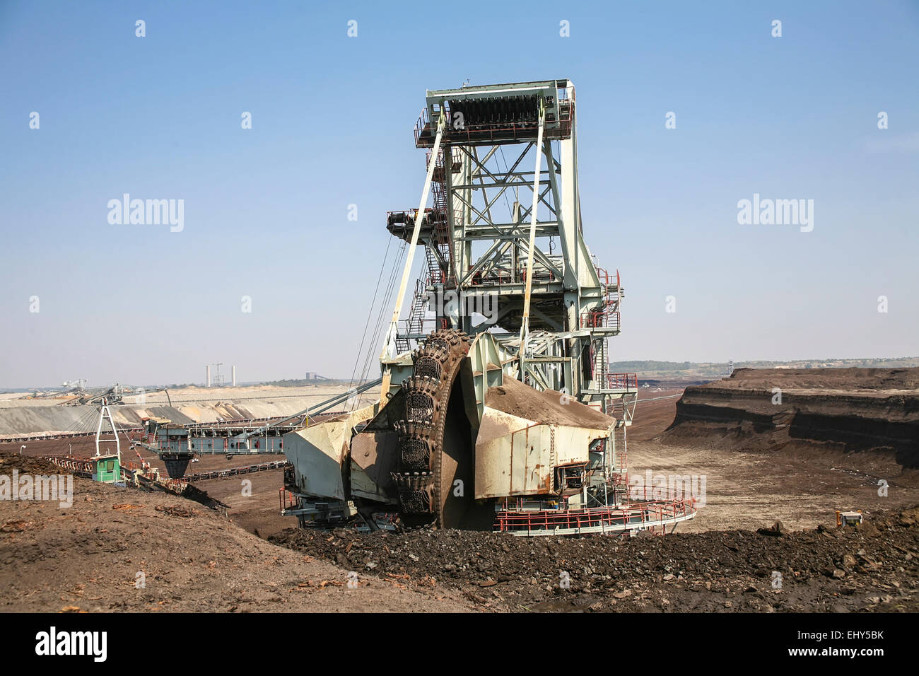 A giant excavator in a coal mine Stock Photo - Alamy