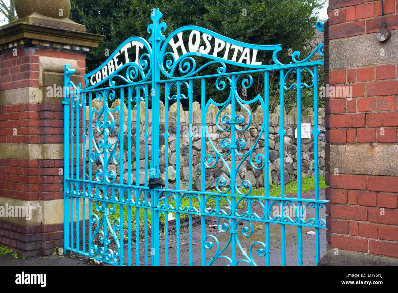 Corbett Hospital Side Entrance Gates, High Street, Amblecote ...