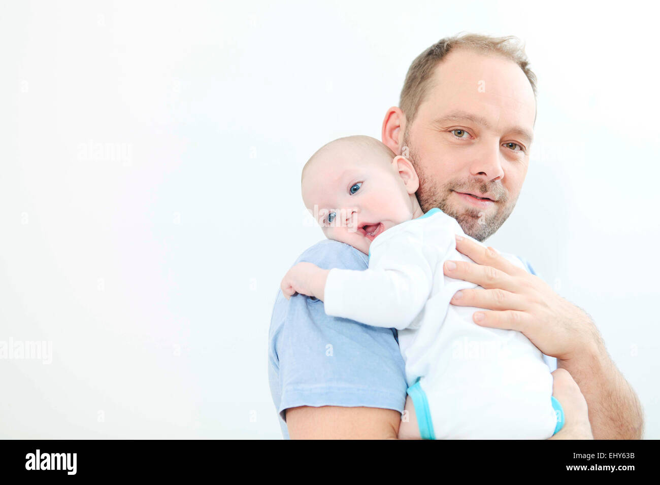 Man embracing baby hi-res stock photography and images - Alamy