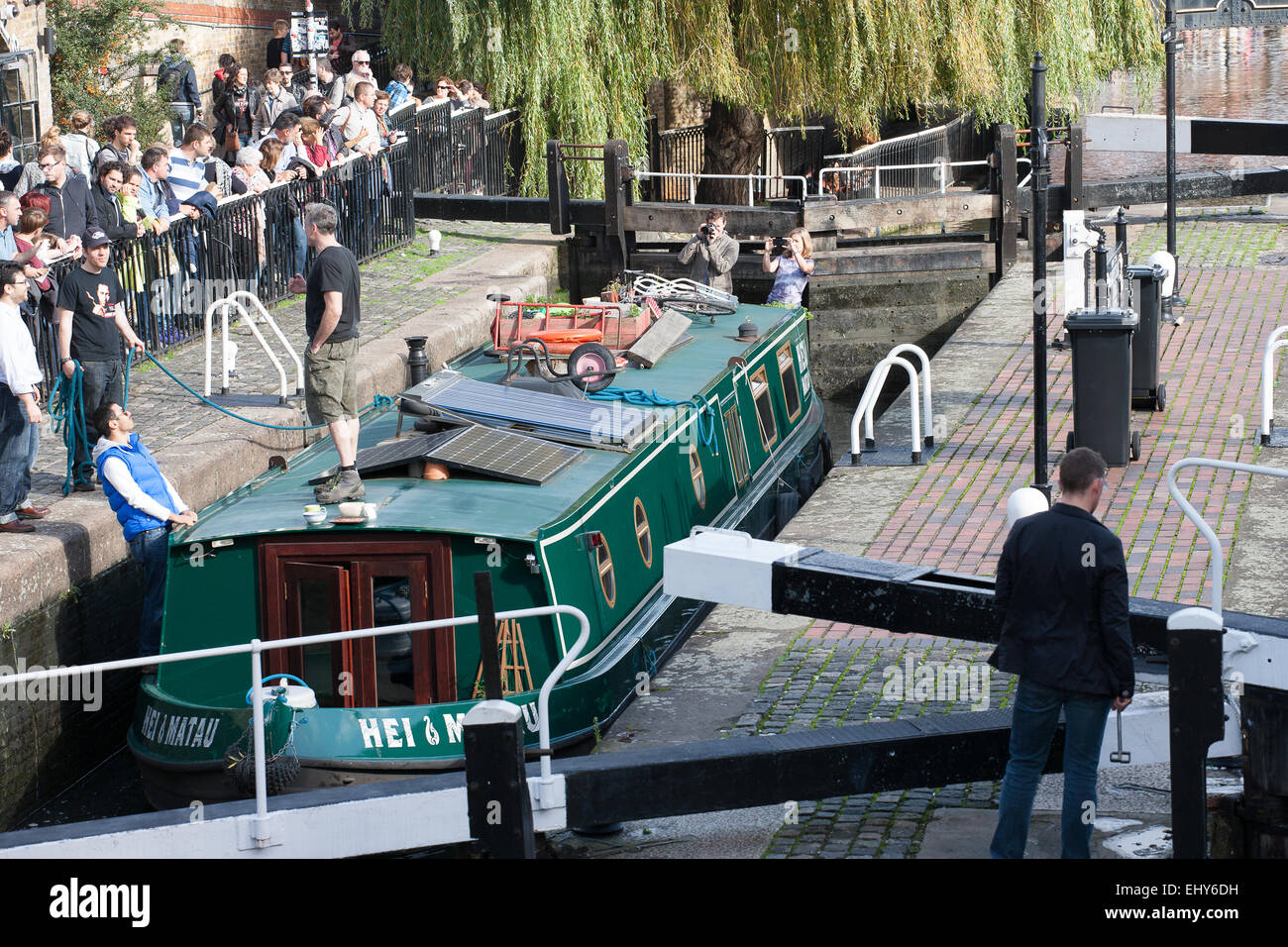 Waterway canal navigation lock home hi-res stock photography and images ...