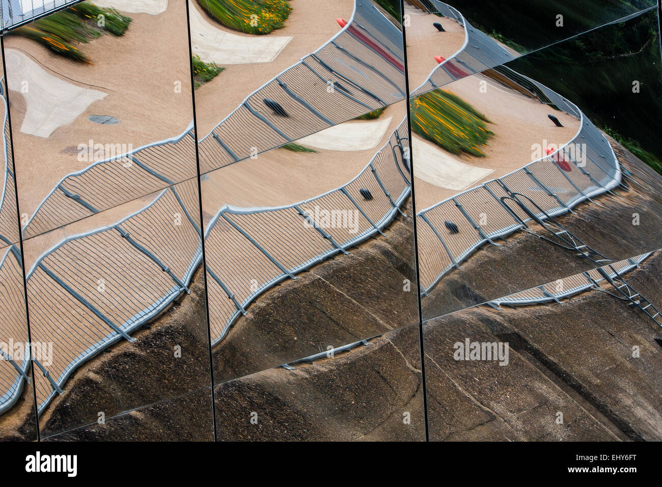 Multiple reflections mirrors hi-res stock photography and images - Alamy