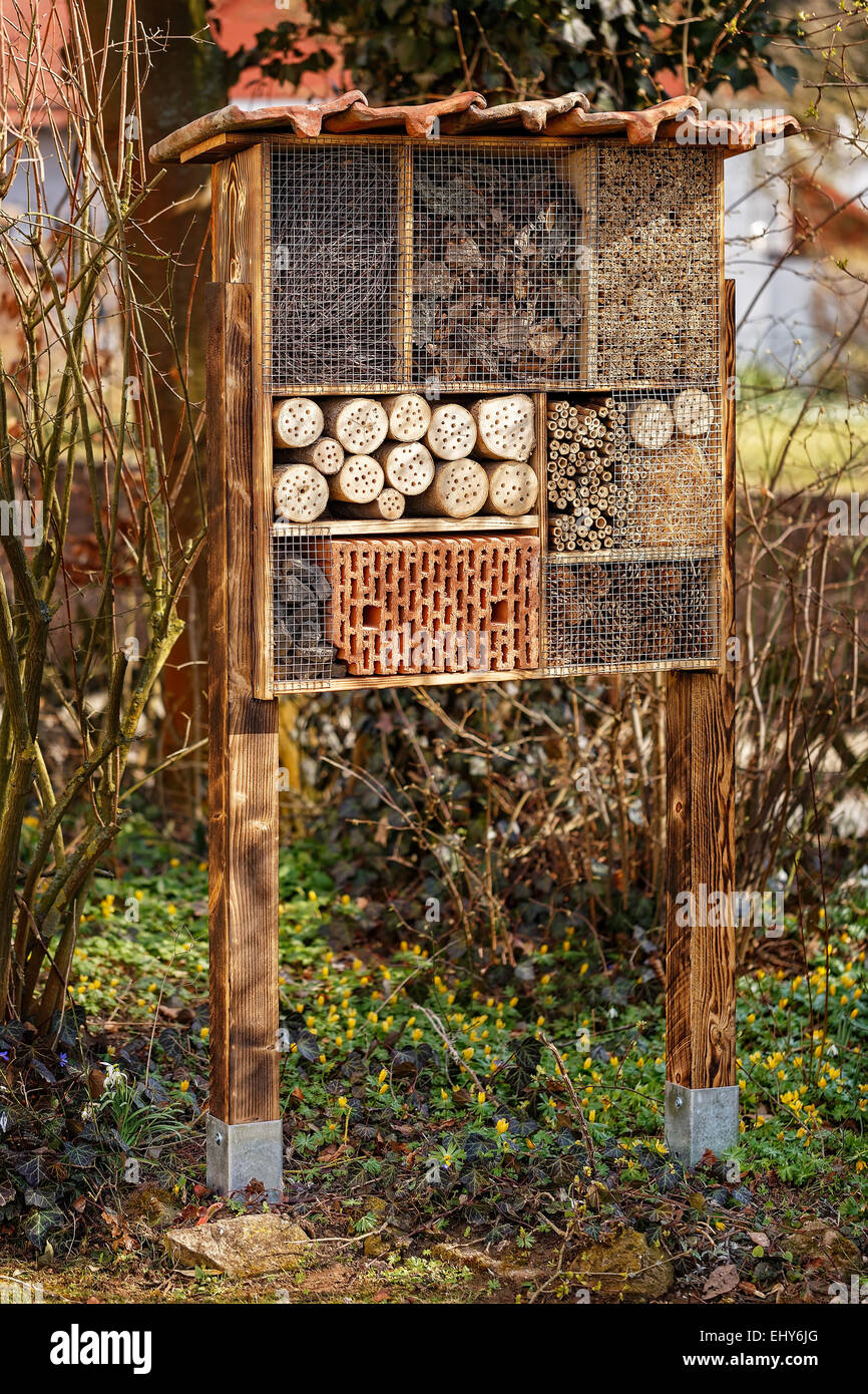 Bee hotel hi-res stock photography and images - Alamy