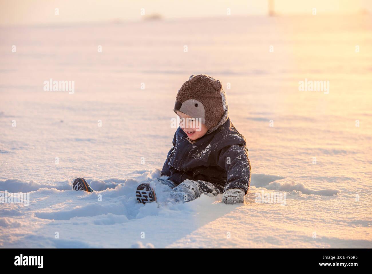 Little boy playing in snow Stock Photo - Alamy