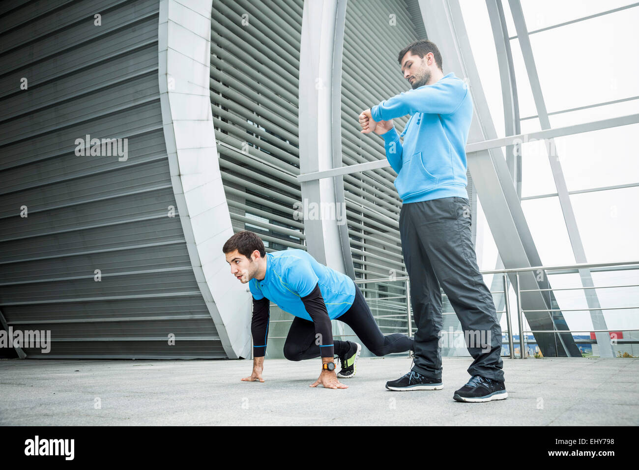 Crouching start hi-res stock photography and images - Alamy