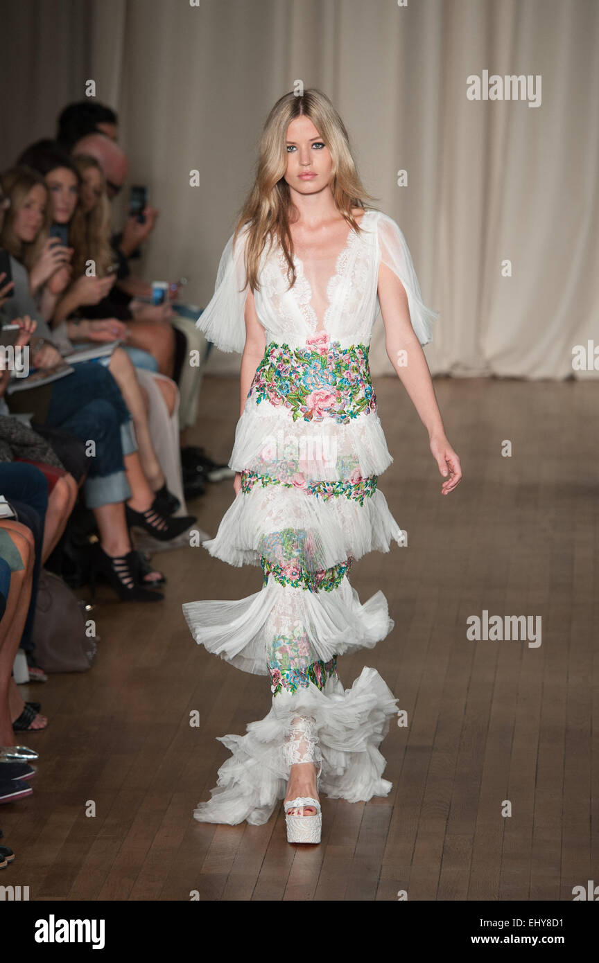 Marchesa front row catwalk held hi-res stock photography and images - Alamy