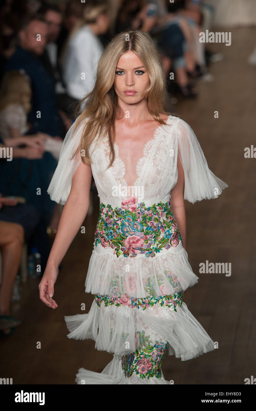 Marchesa front row catwalk held hi-res stock photography and images - Alamy
