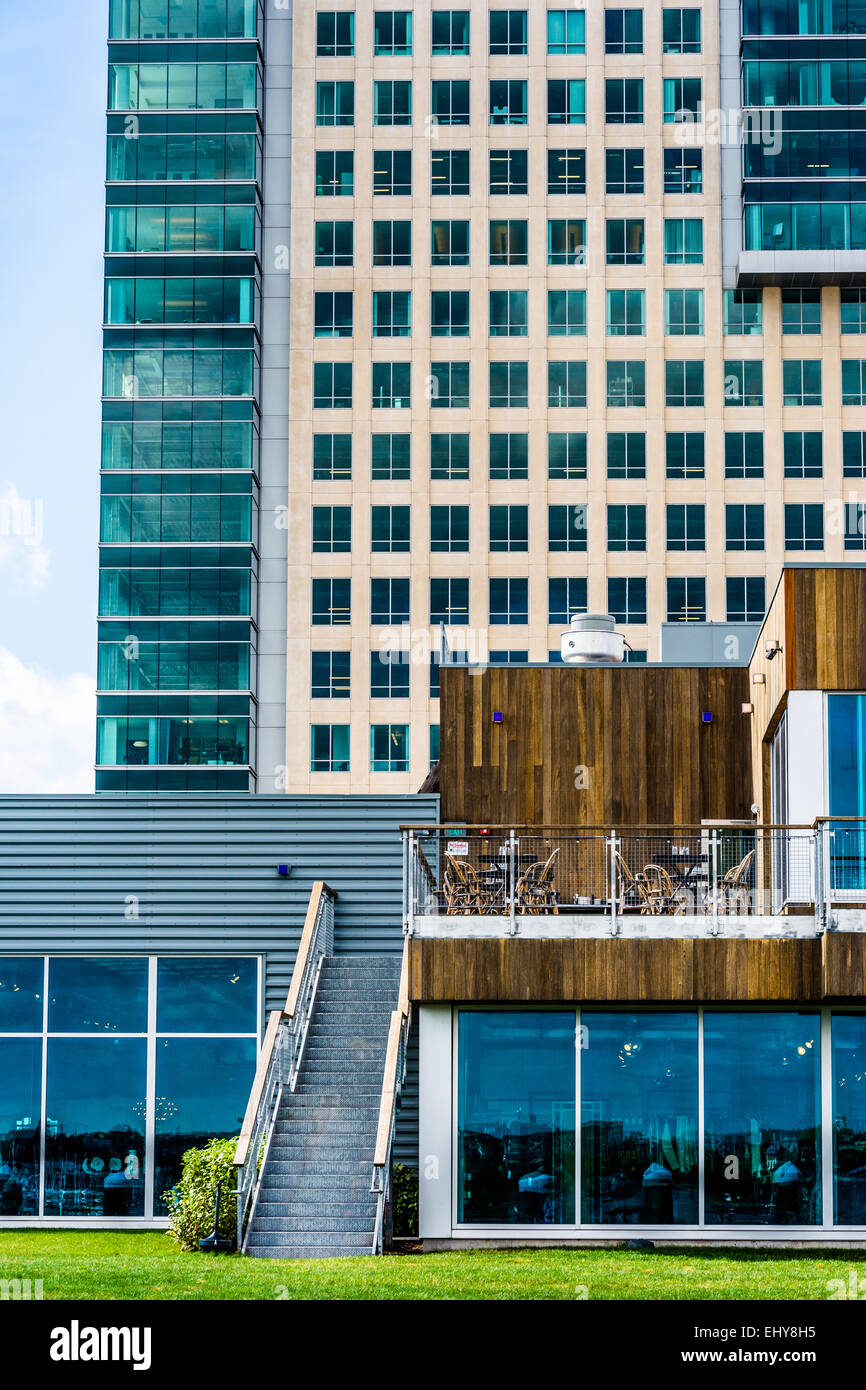 Tall building exterior hi-res stock photography and images - Alamy