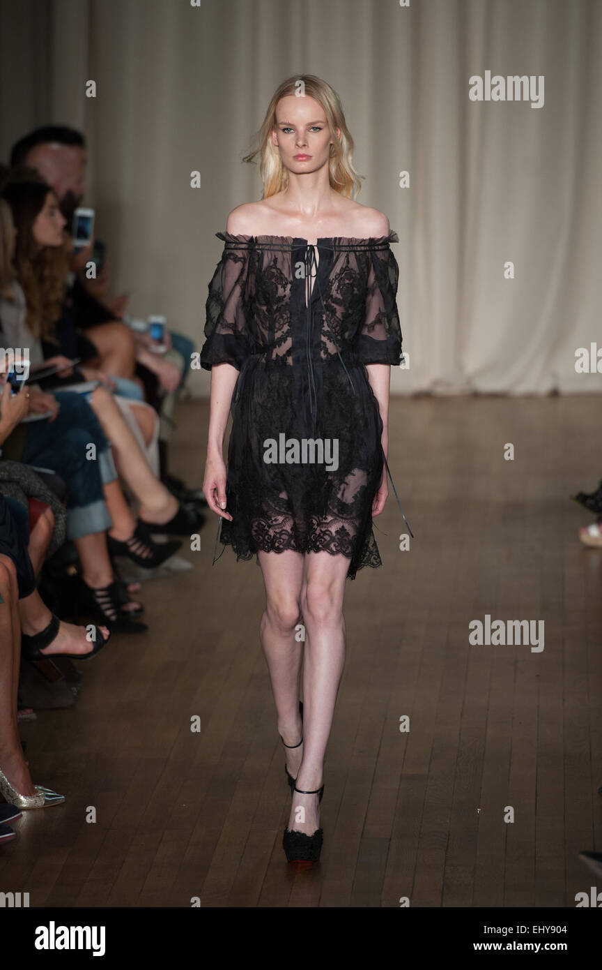 Marchesa front row catwalk held hi-res stock photography and images - Alamy