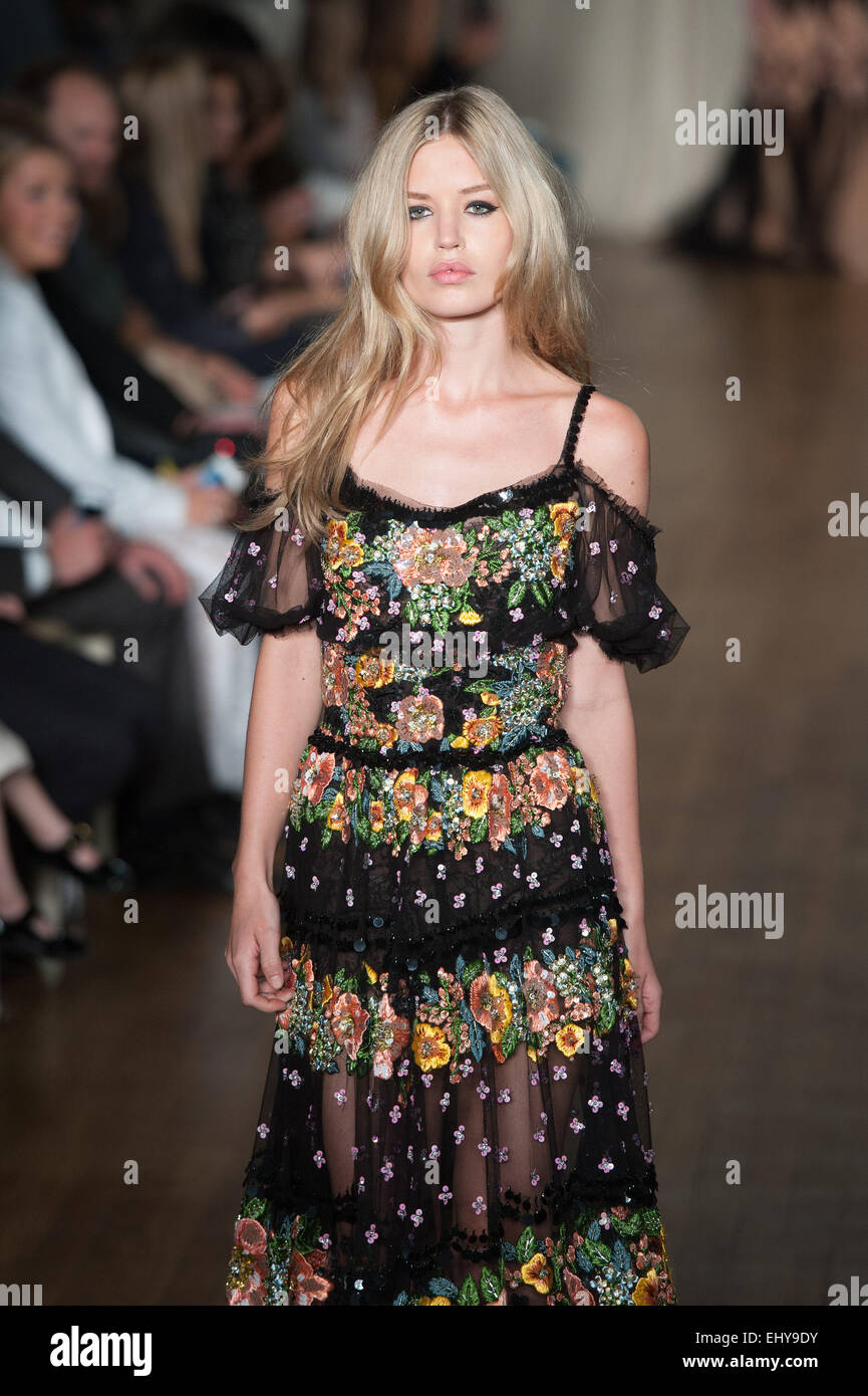 Marchesa front row catwalk held hi-res stock photography and images - Alamy