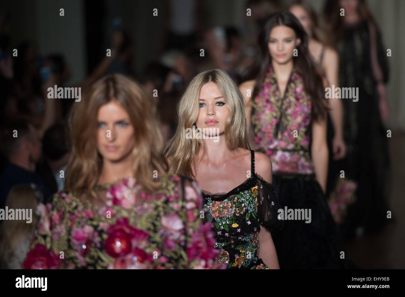 Marchesa front row catwalk held hi-res stock photography and images - Alamy