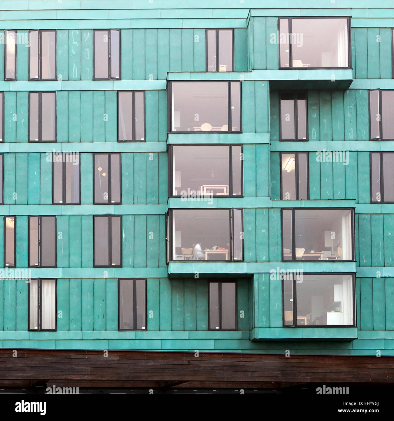 Tall grey hotel building hi-res stock photography and images - Alamy