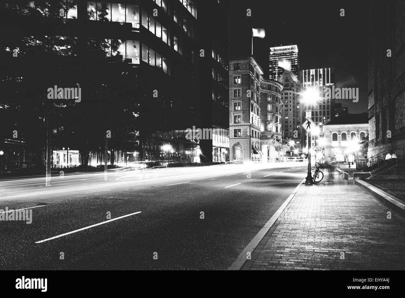 Modern building exterior grass Black and White Stock Photos & Images ...