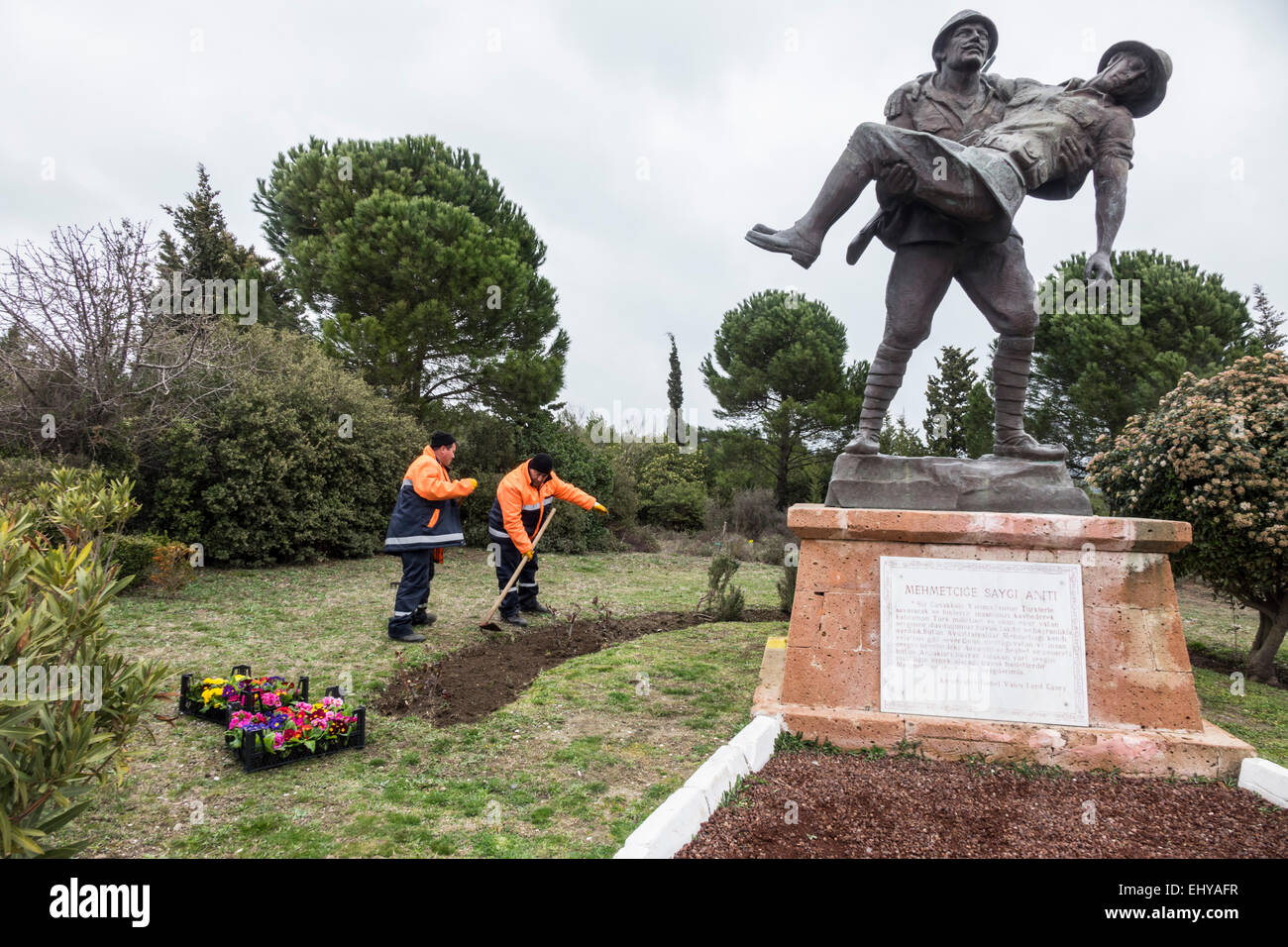 Gallipoli, Turkey, WW1 Centenary 2015 - Johnnie and Mehmet statue ...