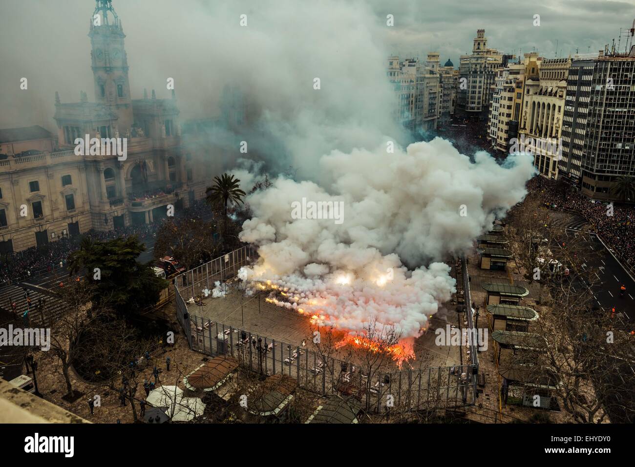 Valencia, Valencia, Spain. 18th Mar, 2015. Thousands of fire crackers ...