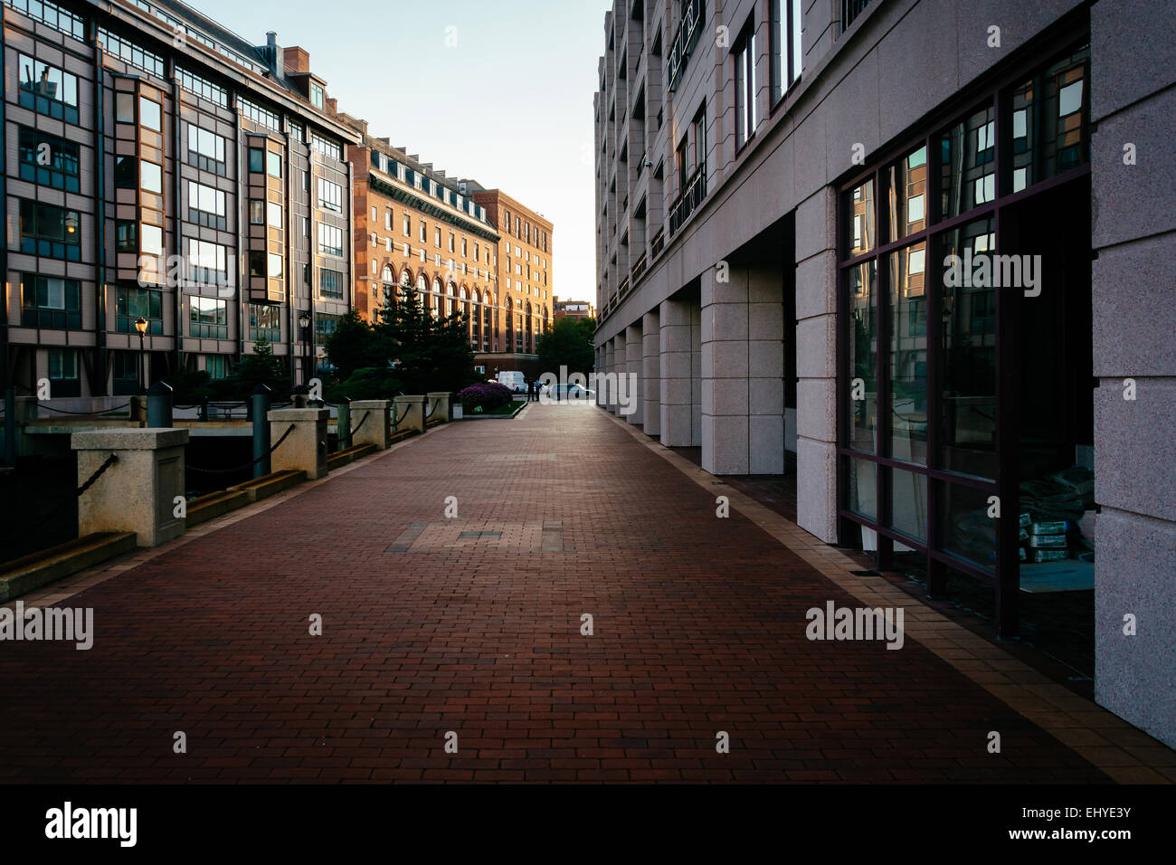 Battery park walkway hi-res stock photography and images - Alamy