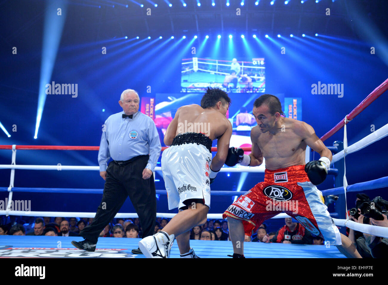 Tokyo, Japan. 30th Dec, 2014. (L-R) Naoya Inoue (JPN), Omar Andres ...