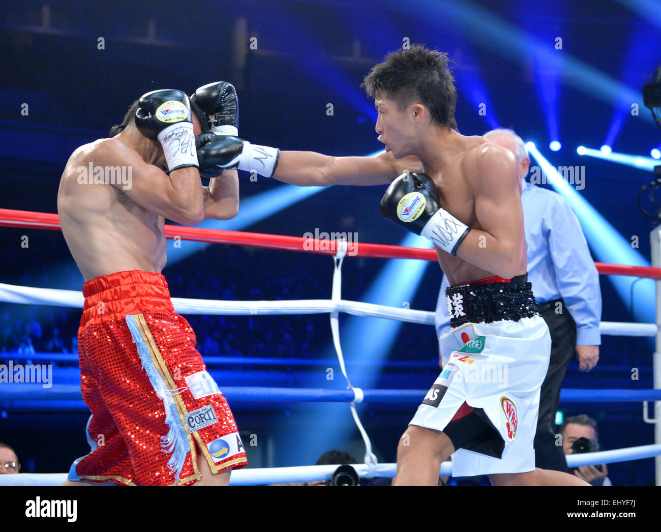 Tokyo, Japan. 30th Dec, 2014. (L-R) Omar Andres Narvaez (ARG), Naoya Inoue (JPN) Boxing : Naoya ...