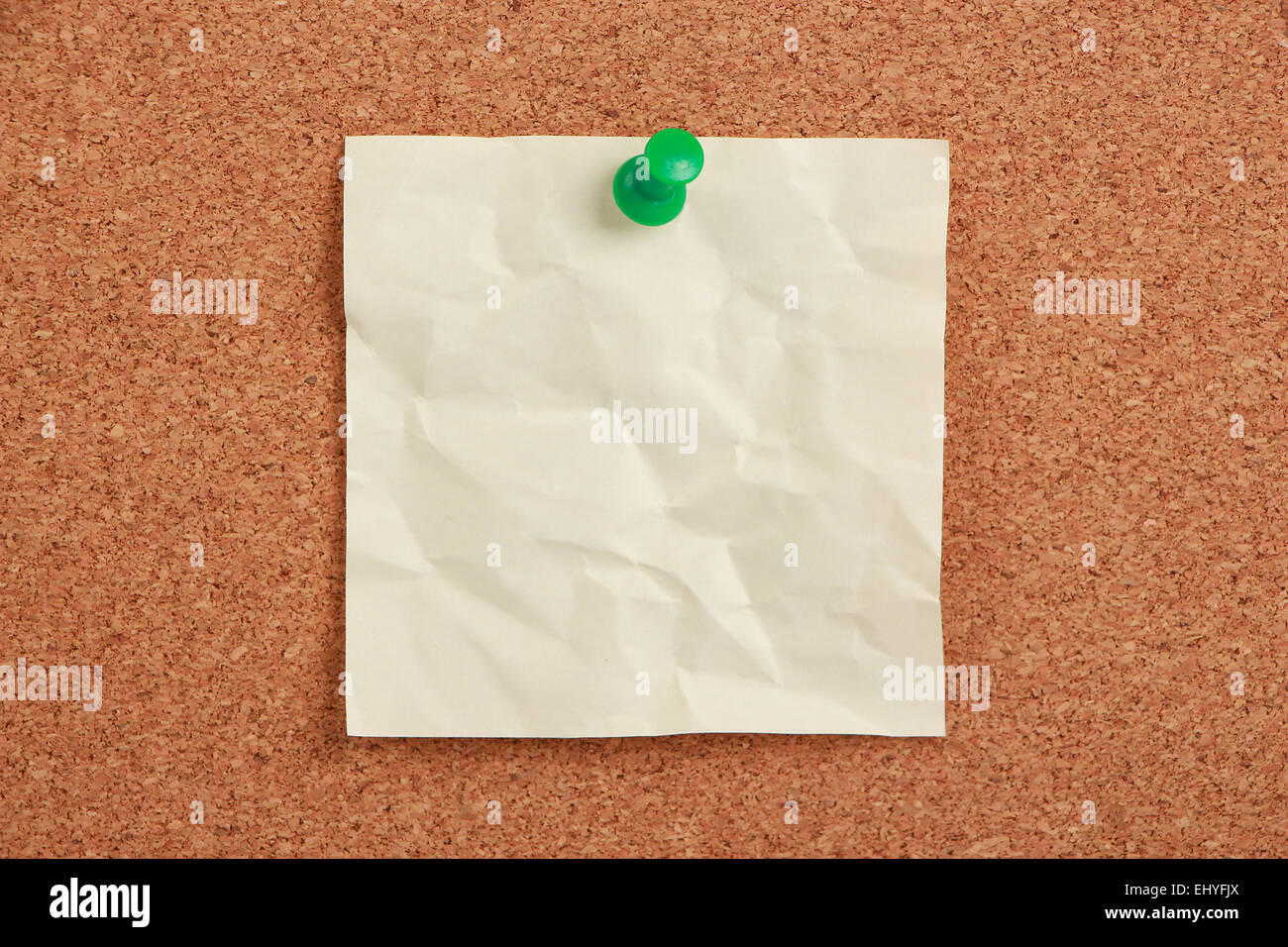 A blank note is pinned to a corkboard Stock Photo - Alamy