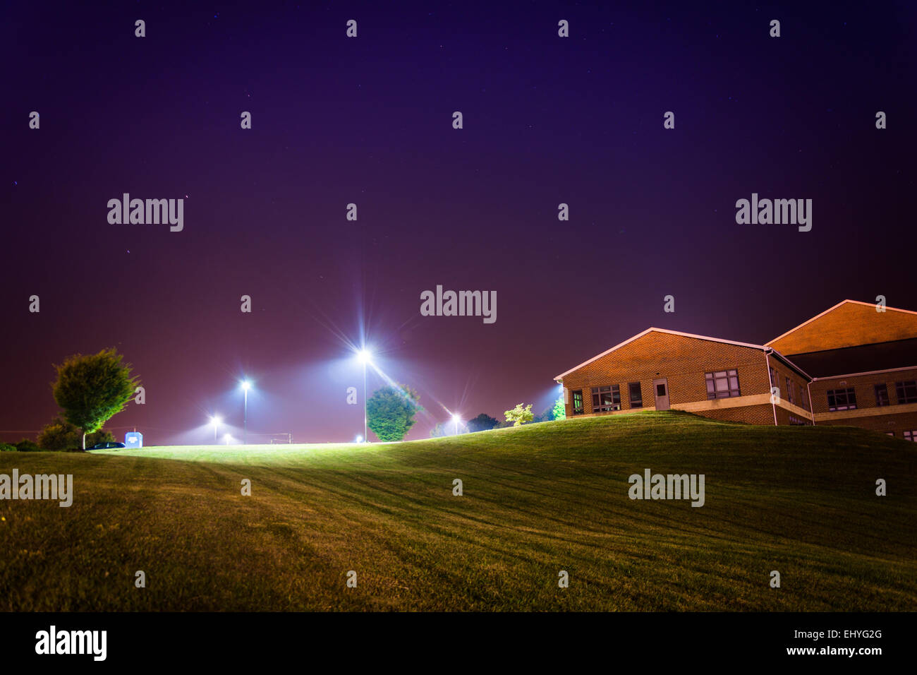 Bright streetlights hi-res stock photography and images - Alamy