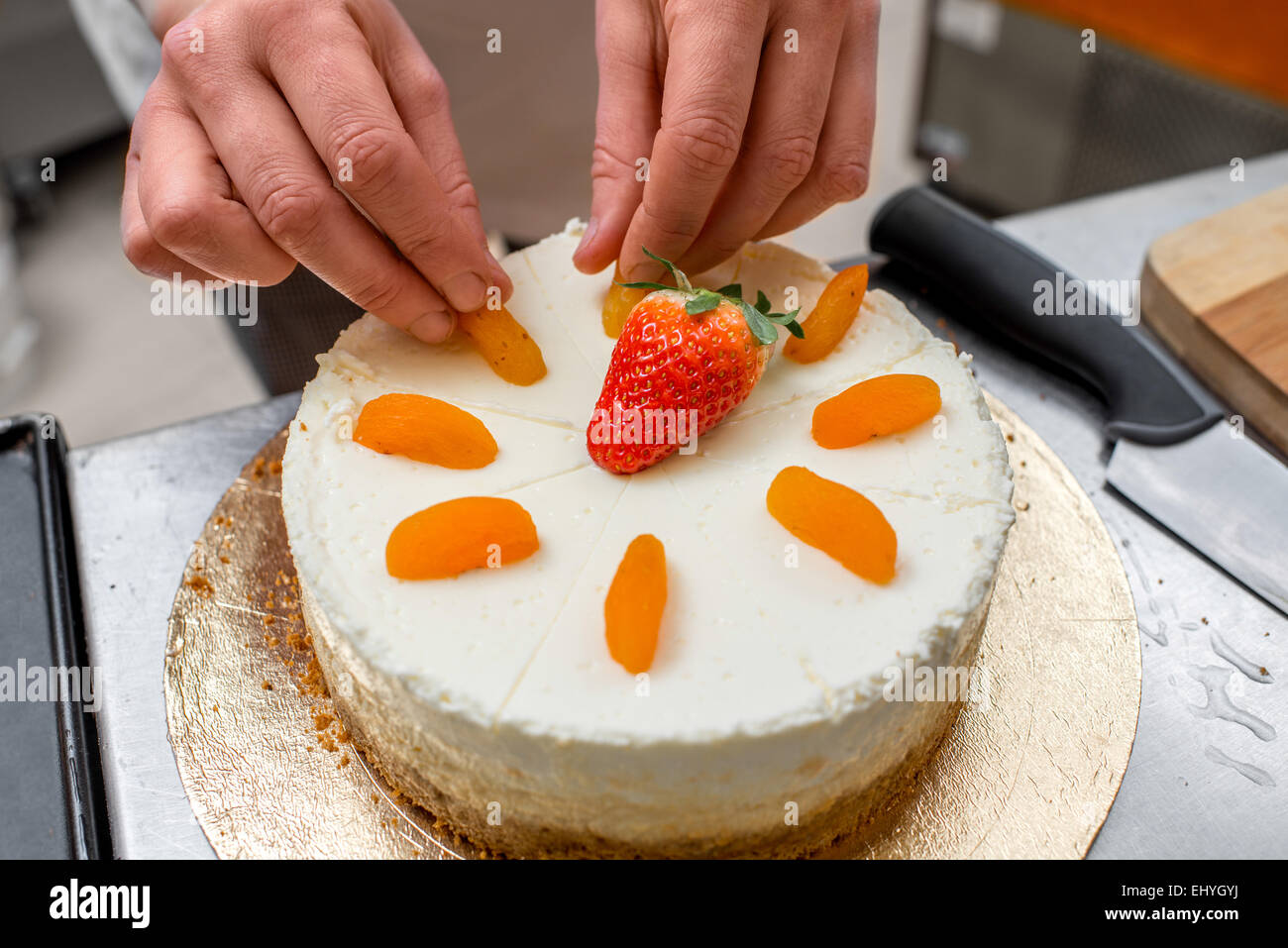 Making cheese cake Stock Photo - Alamy