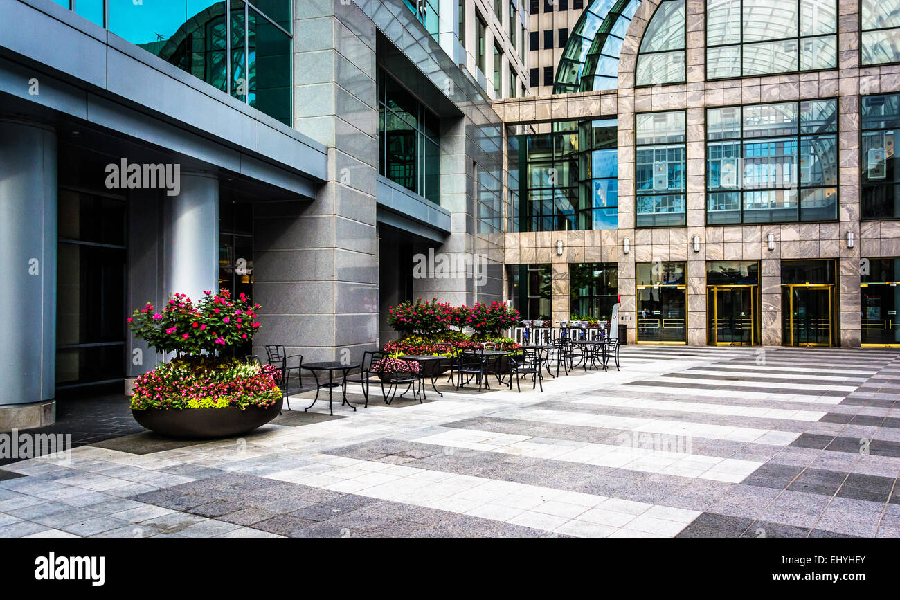 Courtyard in downtown Charlotte, North Carolina Stock Photo - Alamy