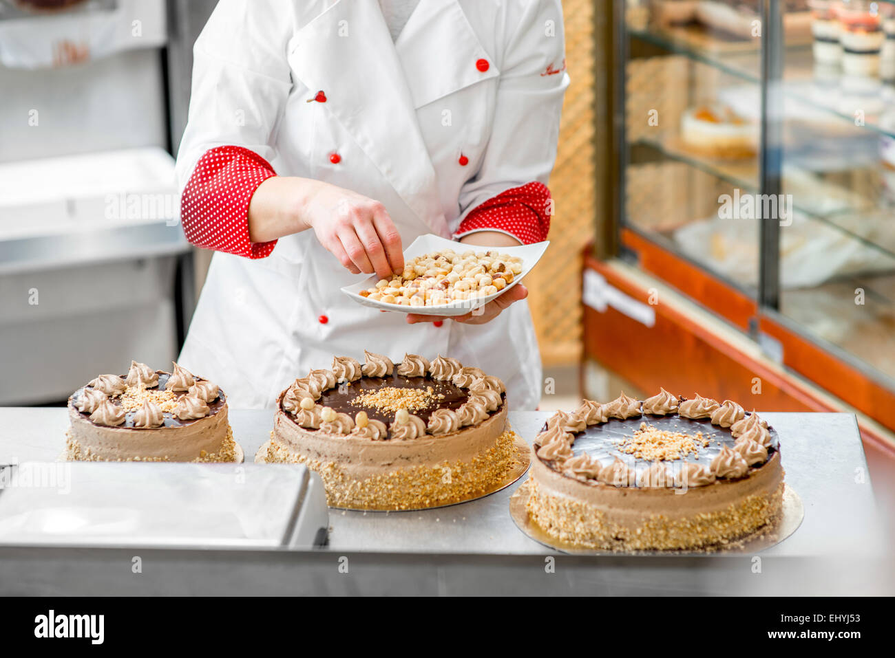 Woman making sweet cake hi-res stock photography and images - Alamy