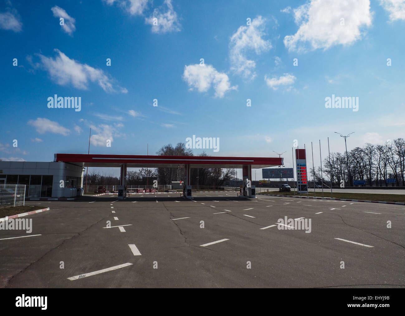 Empty gas stations hi-res stock photography and images - Alamy