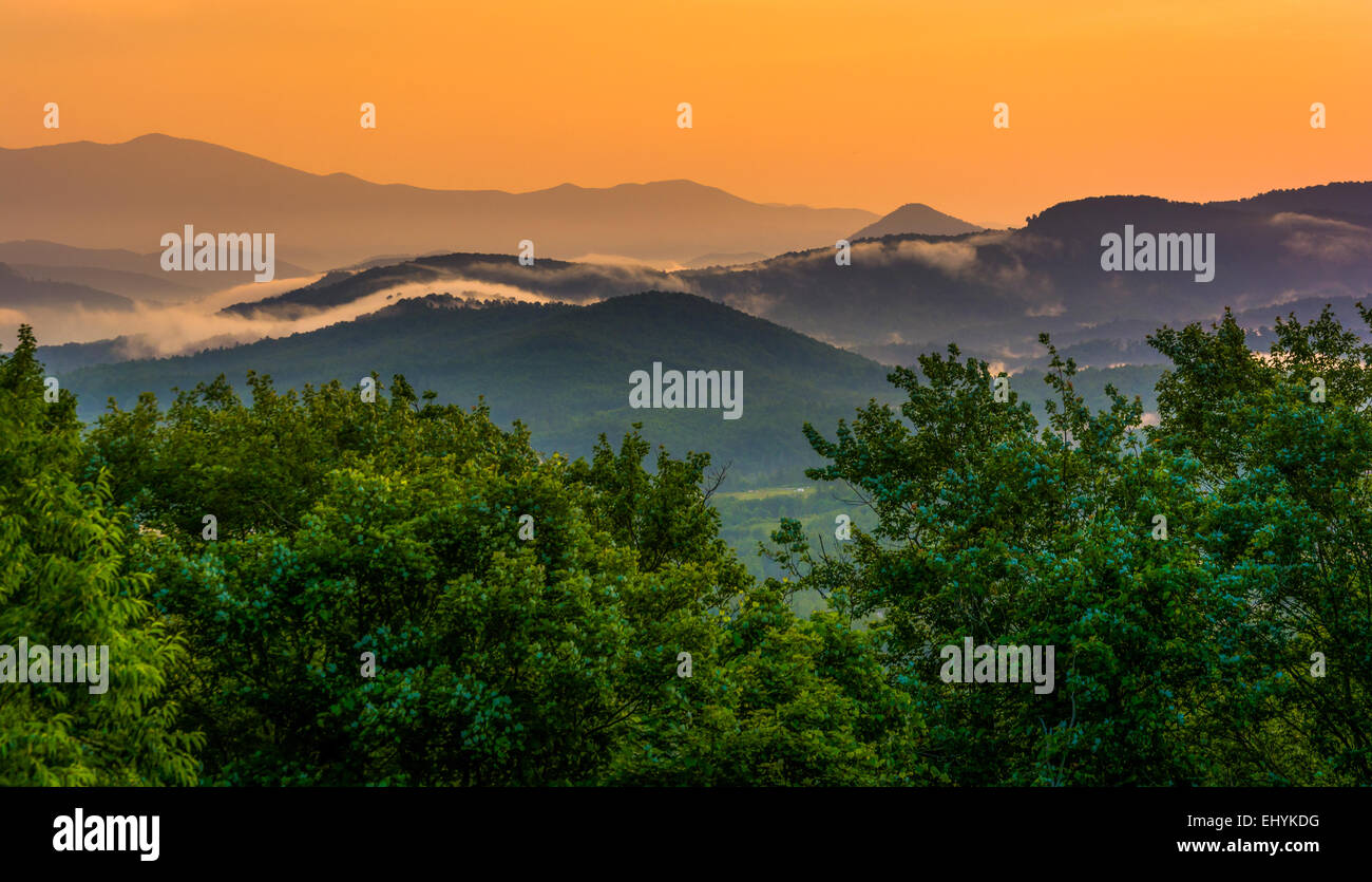 Fog over scenery hi-res stock photography and images - Alamy