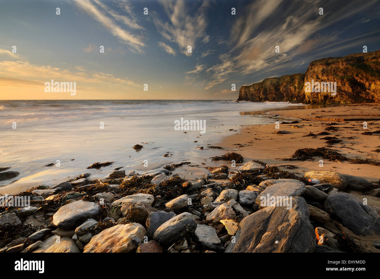 Beach sunset ireland hi-res stock photography and images - Alamy
