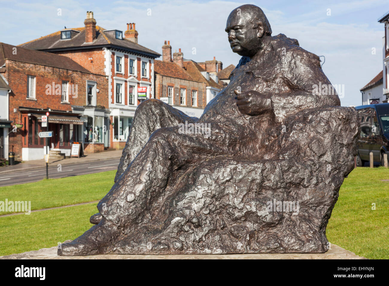 England, Kent, Westerham, Winston Churchill Statue Stock Photo - Alamy