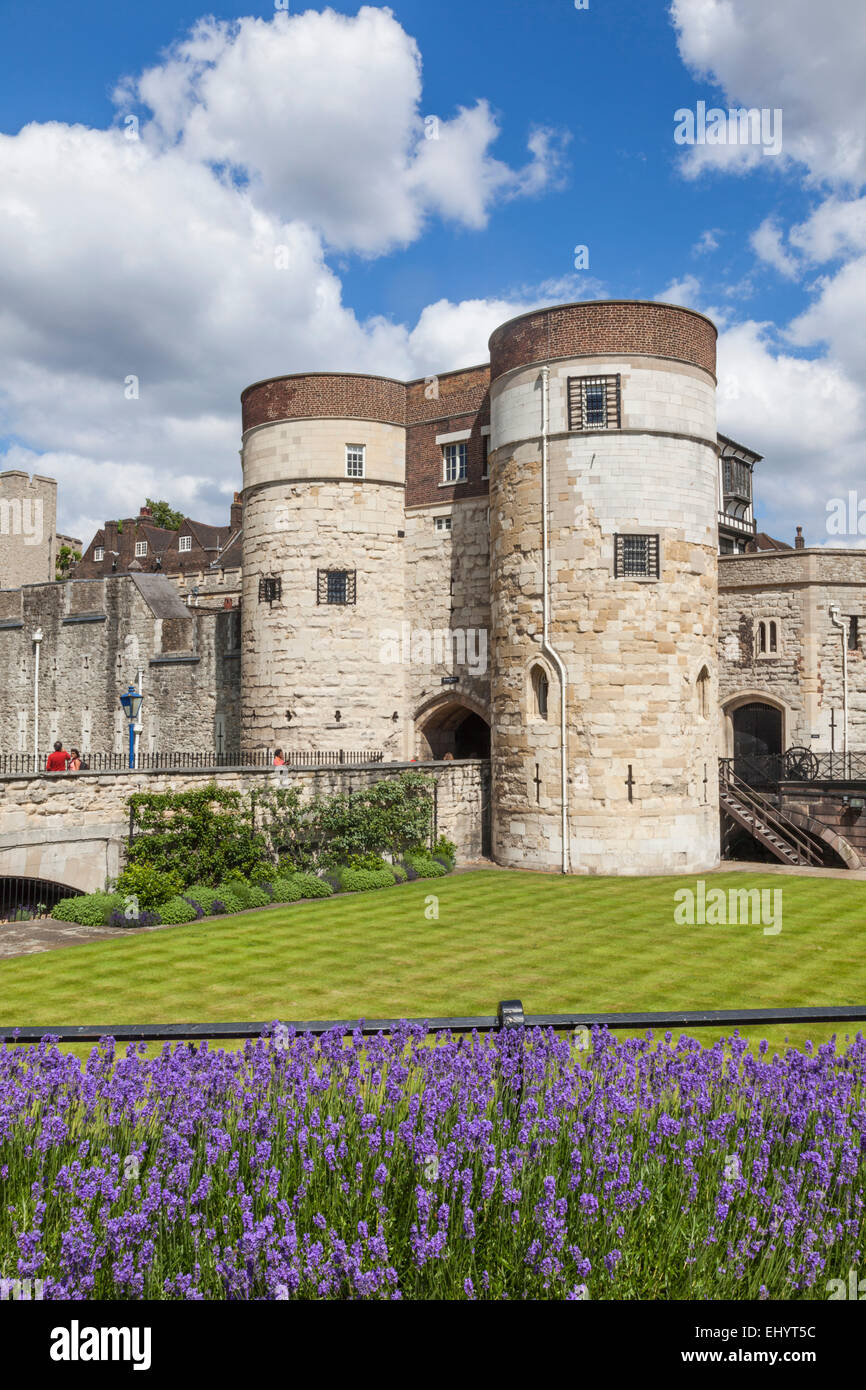 England, London, Tower of London, tower, Middle Tower Entrance Gate ...
