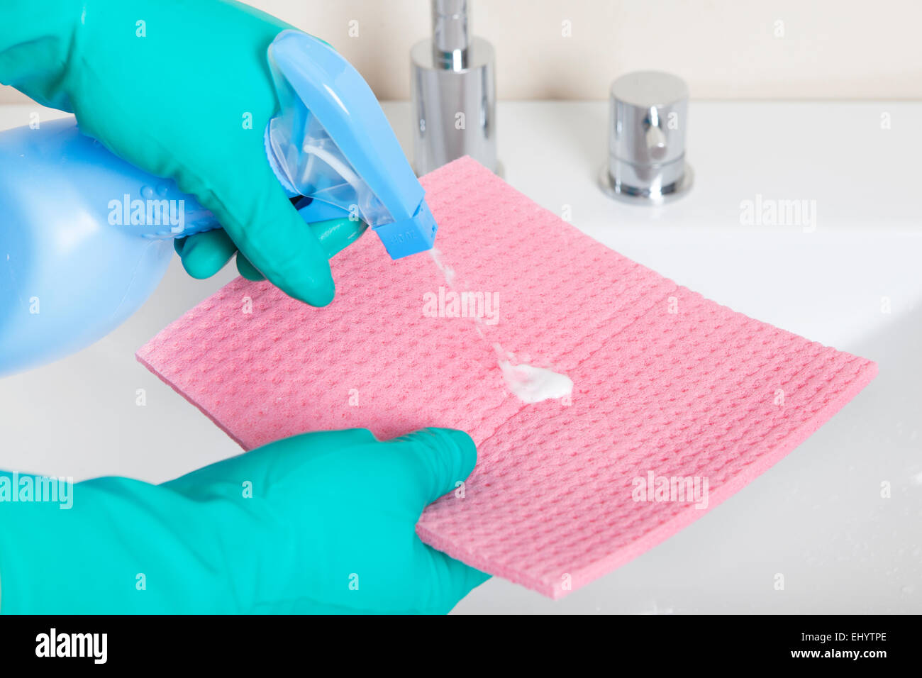 Spray detergent hi-res stock photography and images - Alamy
