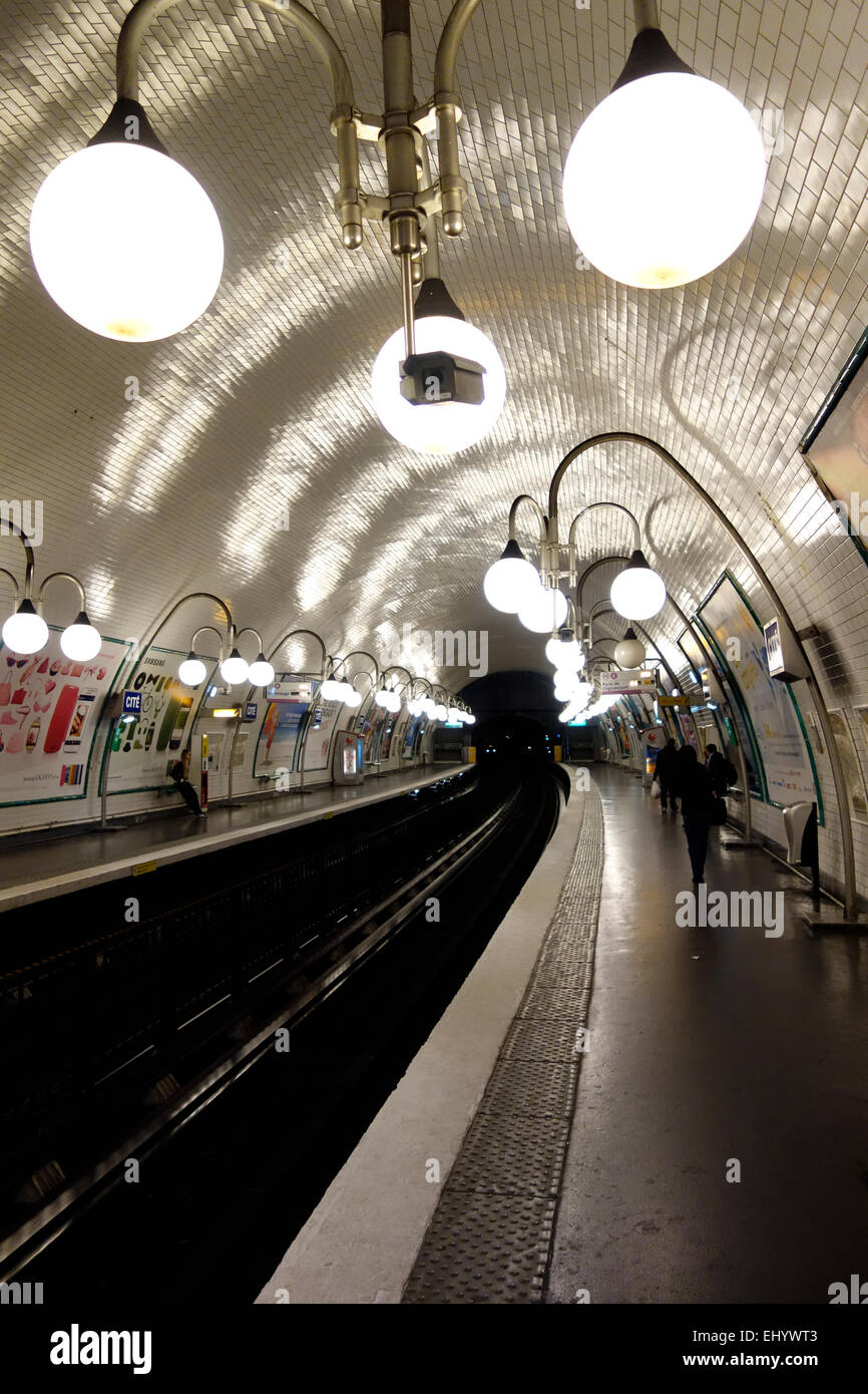 Metro rail station hi-res stock photography and images - Alamy
