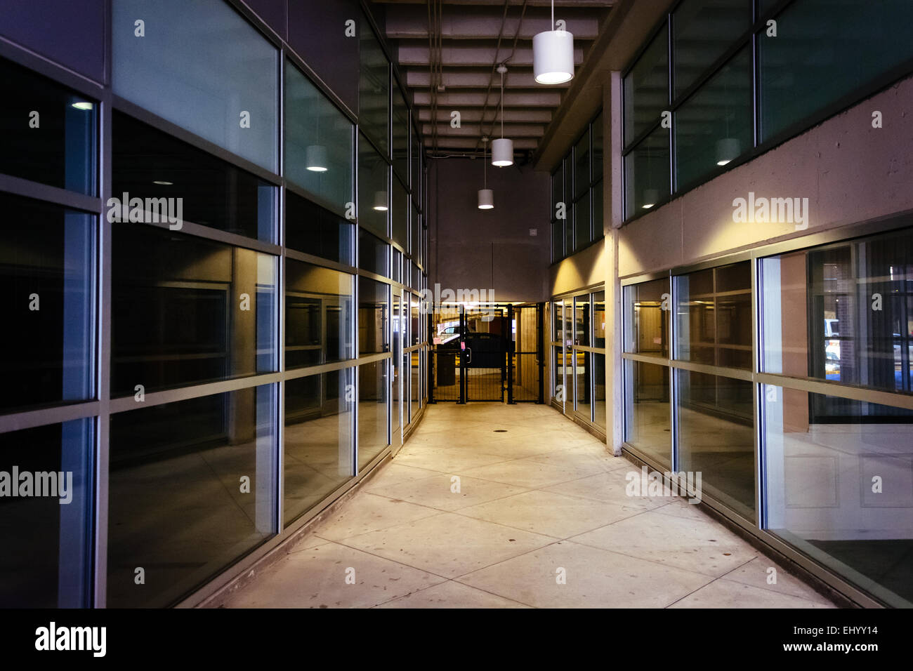 Hallway exterior modern building hi-res stock photography and images ...