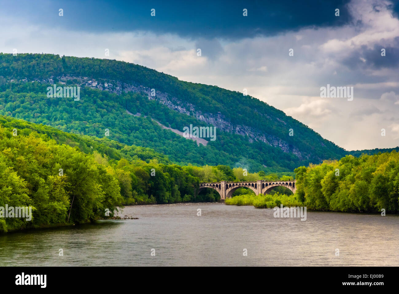Mount Minsi and the Delaware River seen from from a pedestrian bridge ...