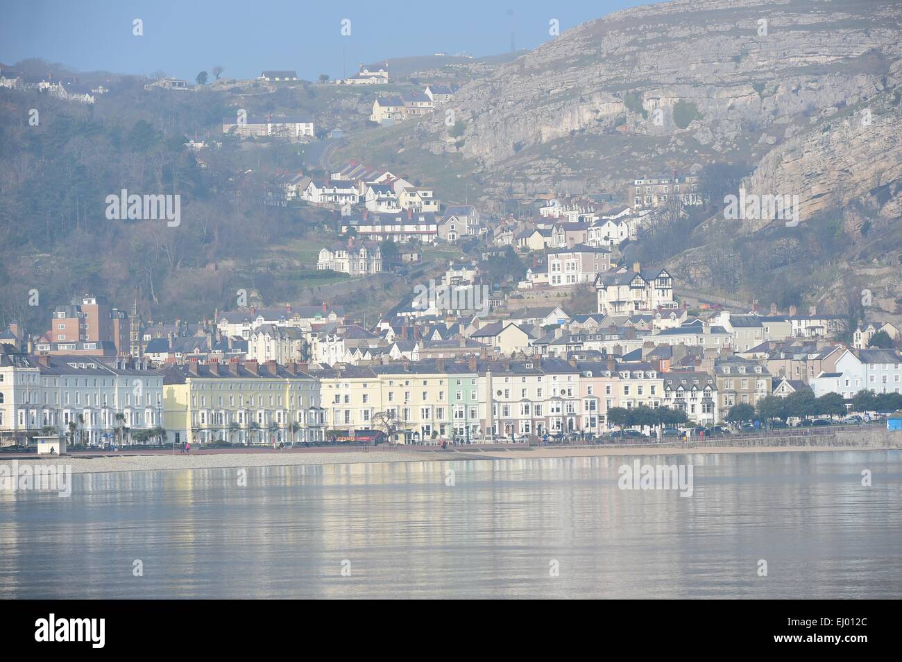 Llandudno Wales Uk 19th March 2015 Uk Weather After A Cold Frosty Start Spring Sunshine